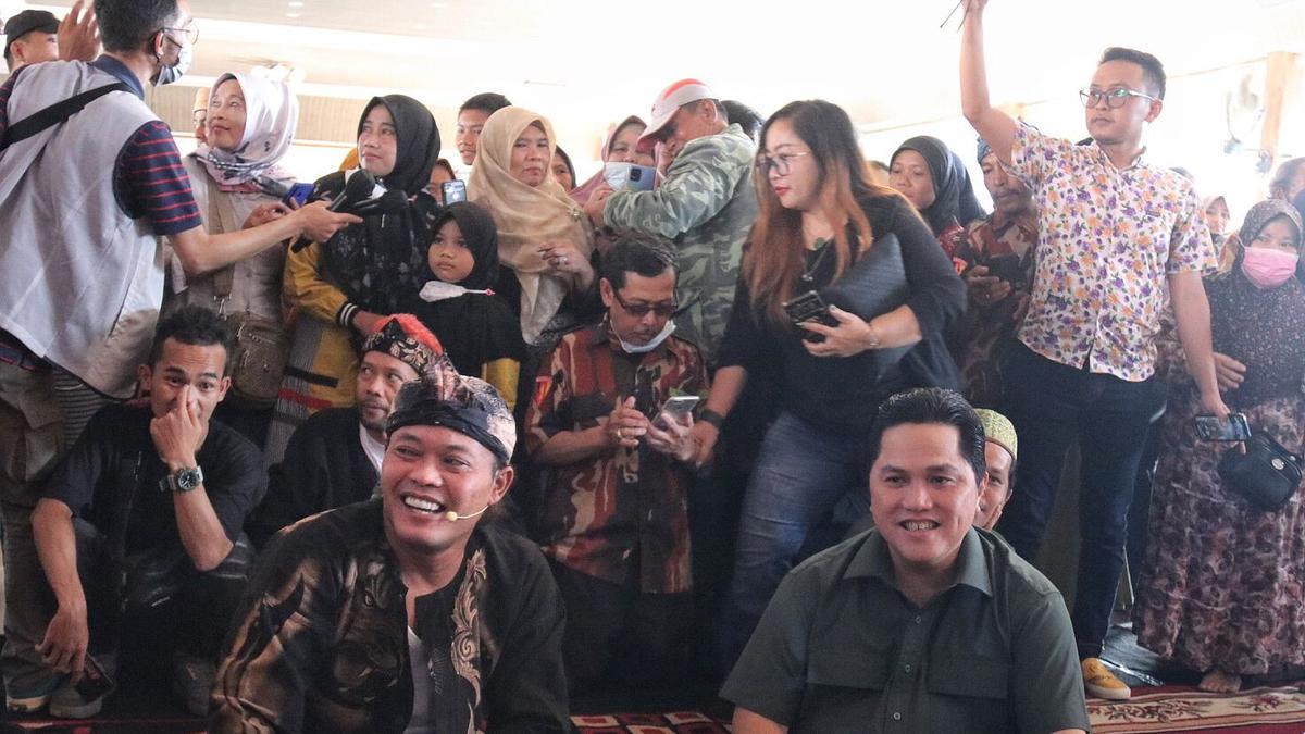 Duduk Lesehan Bareng Warga, Erick Thohir Nobar Wayang Golek di Bandung Barat - Regional Liputan6.com