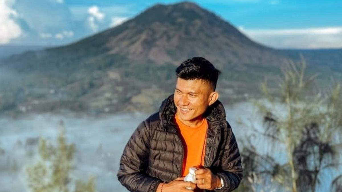 Travel Influencer Darlis Muhan Bangga Jadi Solo Backpacker Pertama di ...
