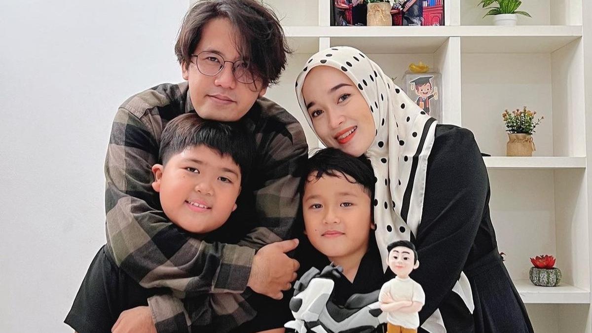 6 Potret Kebersamaan Ririe Fairus dan Ayus Sabyan Merayakan Ultah Anak ...