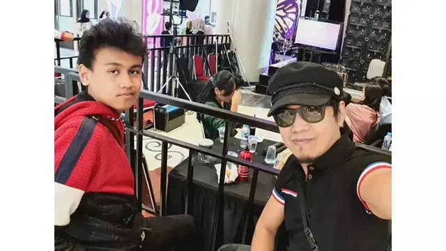 Ikuti Jejak Sang Ayah, Ini 6 Potret Hugo Anak Sulung Ian Kasela - Hot ...