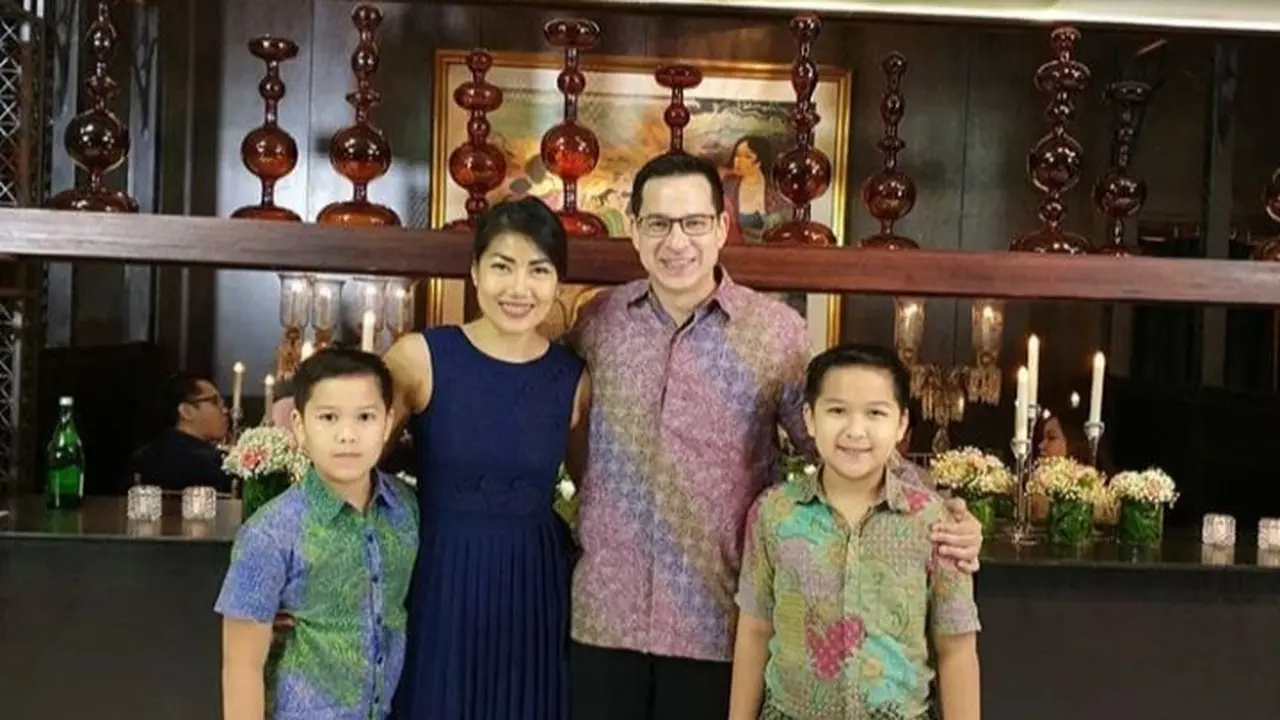 Potret Nostalgia Ari Wibowo dan Inge Anugrah bersama Anak-anaknya ...