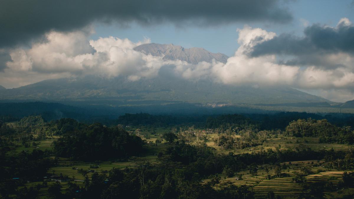 Gunung Agung di Mana? Ini Hal yang Perlu Diketahui Sebelum Mendakinya