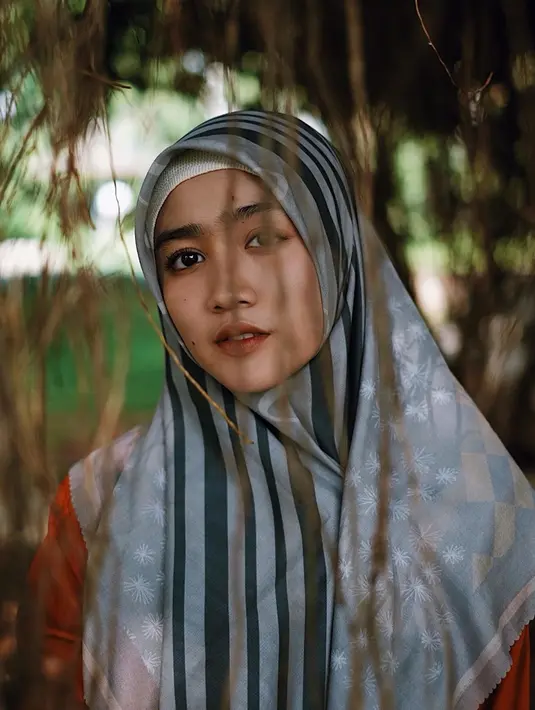 FOTO: Gaya Febby Rastanty saat Berhijab, Anggun dan Natural - Foto ...