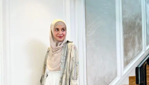 6 Inspirasi Fesyen Zaskia Sungkar, dari Monokromatik hingga Pola Grafis ...