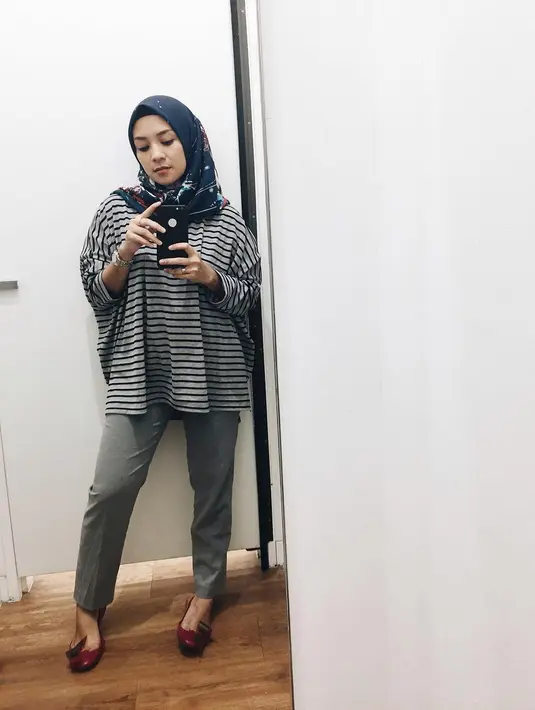 Enno Lerian, Mantan Penyanyi Cilik yang Kini Jadi Mama Muda Berhijab ...