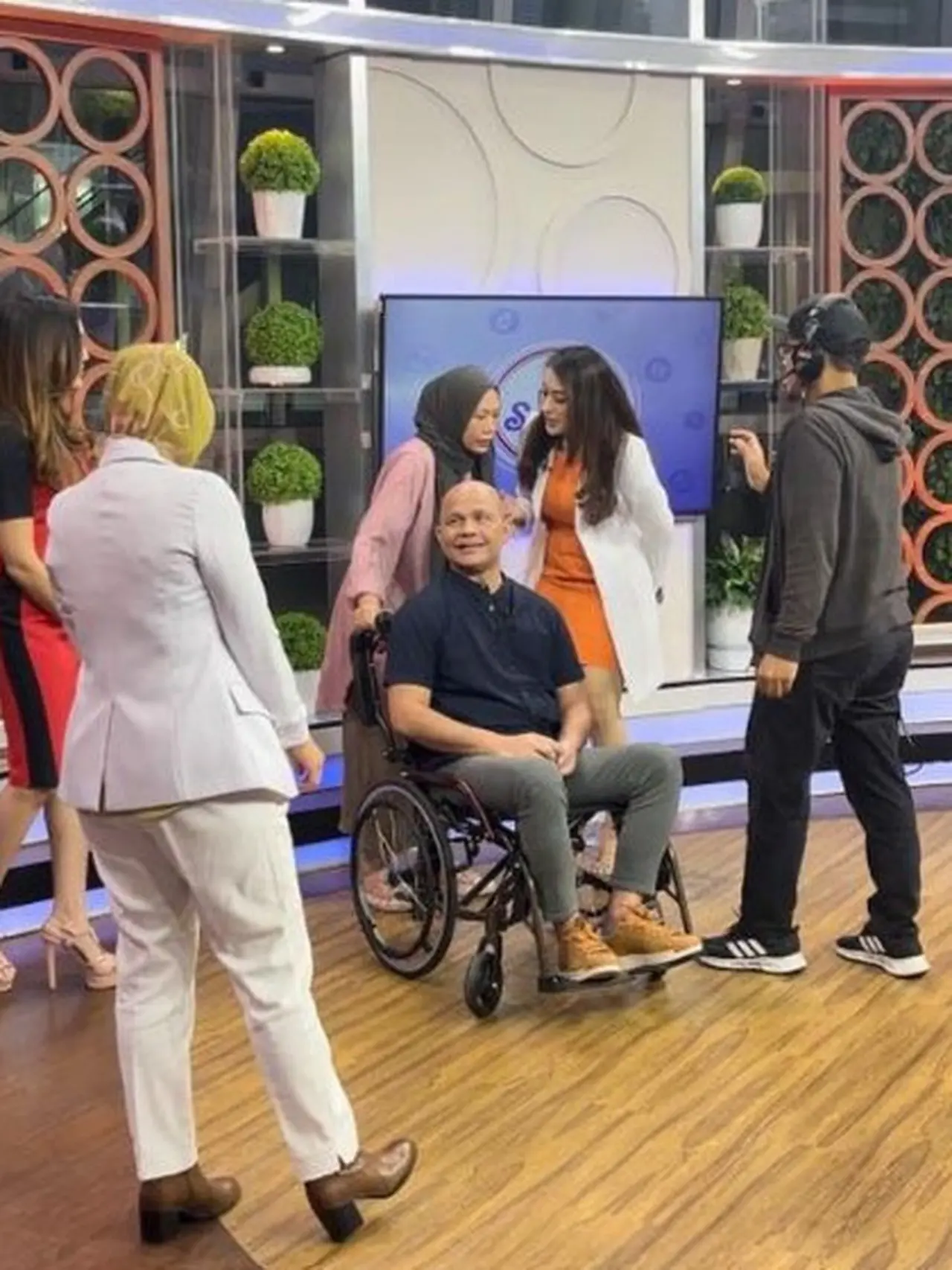 Masih Ingat Harry Pantja? Ini 10 Potret Host 'Dunia Lain' yang Kini Nasibnya Bikin Pilu ...