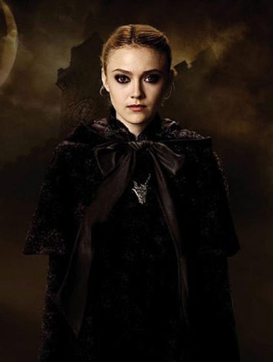 Tampil Gothic, Dakota Fanning Ikuti Jejak Jessie J? - Photo Fimela.com