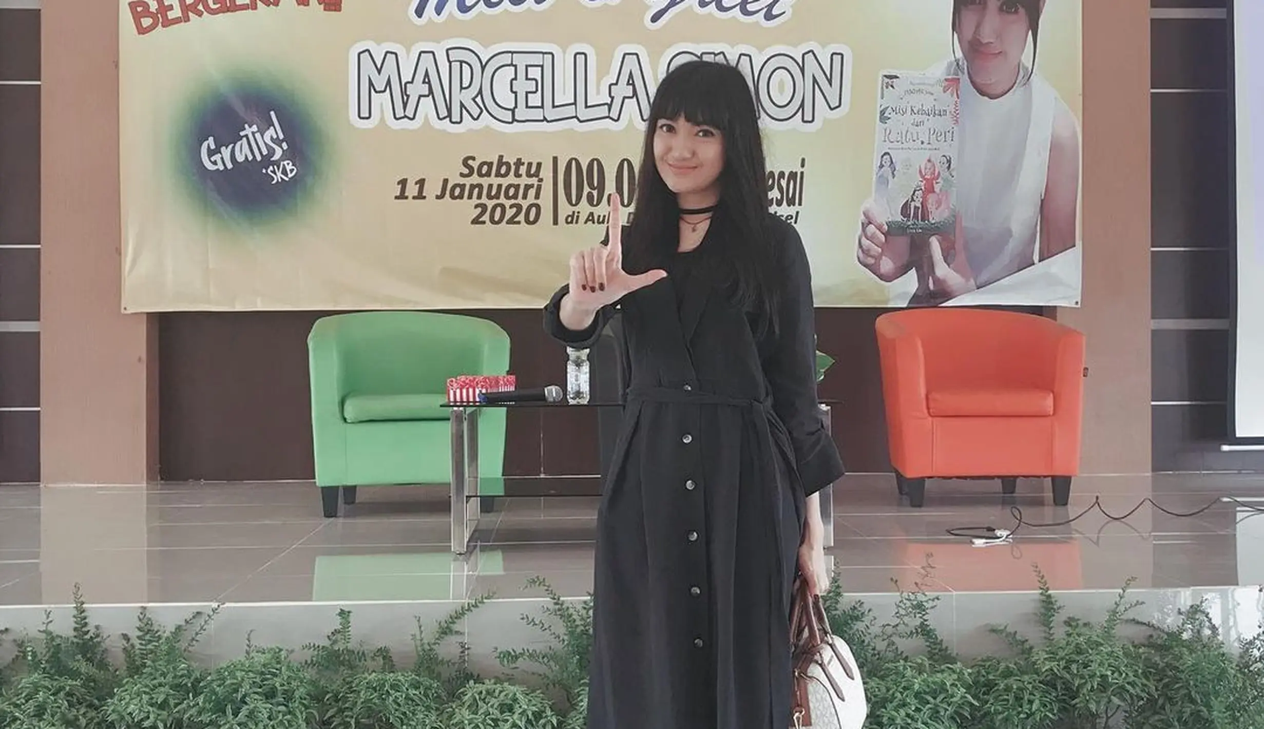 Pesona Marcella Simon Pakai Outfit Serba Hitam, Tampil Menawan - Foto ...