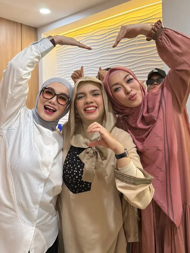 9 Potret Reza Artamevia dan Angelina Sondakh Kini Jadi Nenek, Penuh ...