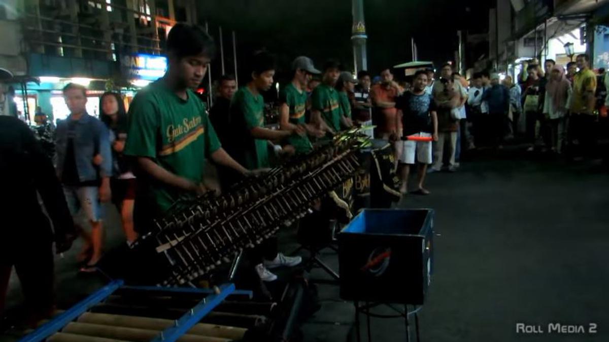 Semangat Daeng Soetigna dalam Aksi Pengamen Angklung Jalanan