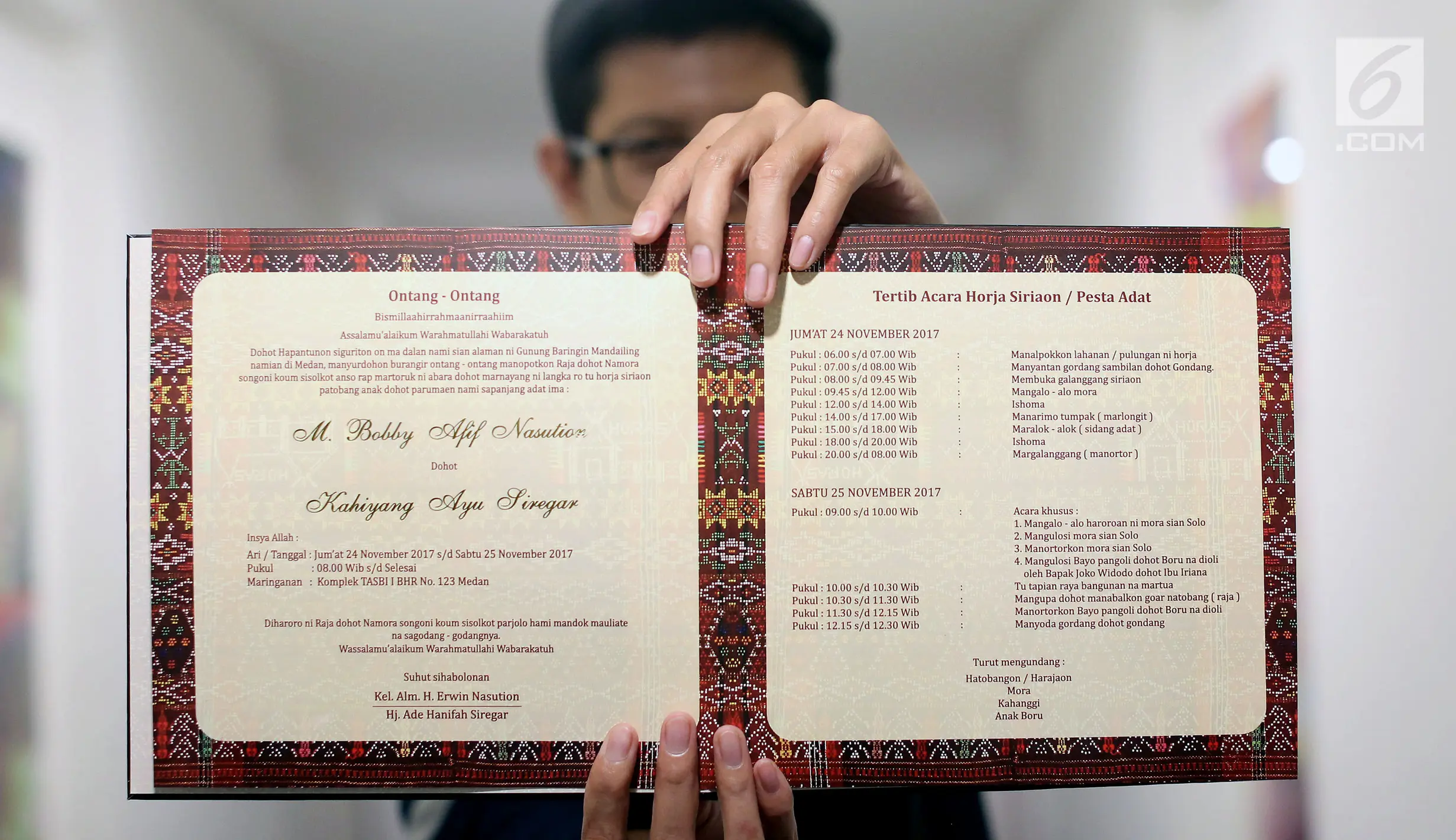 PHOTO: Berhias Ulos Spesial, Ini Detail Undangan Ngunduh Mantu Bobby ...