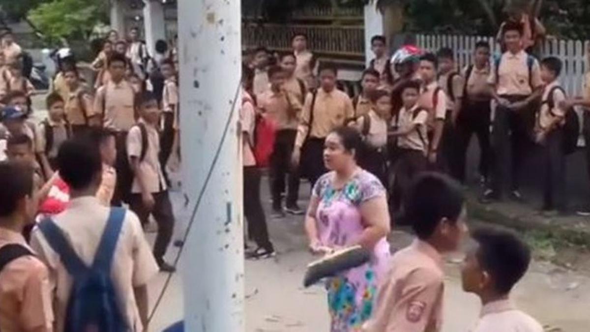 Dua Aksi Emak-emak Ini Sempat Hebohkan Dunia Maya, Keren! - Lifestyle ...