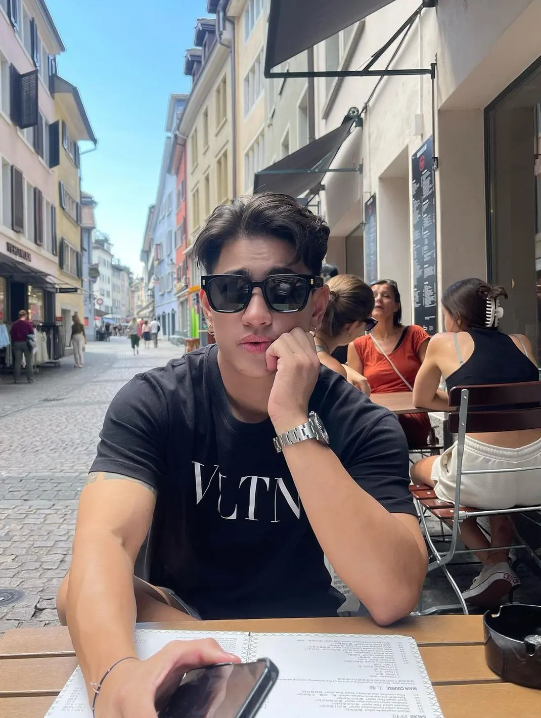 Potret Zee Keenan, Transgender Thailand Berdarah Indonesia yang Makin ...