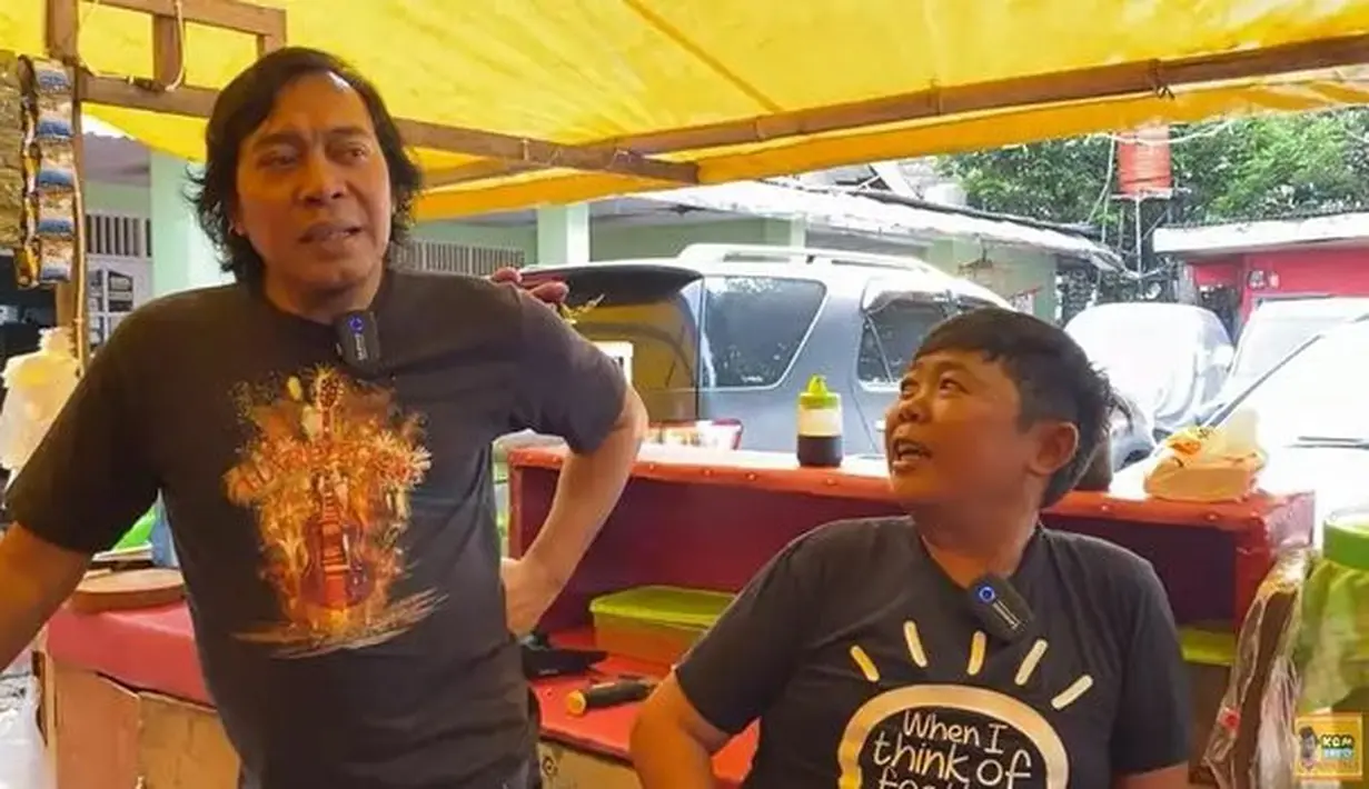 Momen Komedian Adul Bikin Usaha Kuliner dengan Berjualan Pecel Lele - Foto Liputan6.com