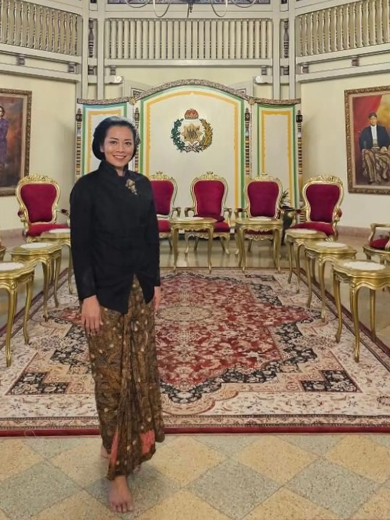 6 Potret Dewi Lestari di Puro Mangkunegaran Tampil Kasual hingga Berkebaya, Disebut Putri Solo ...