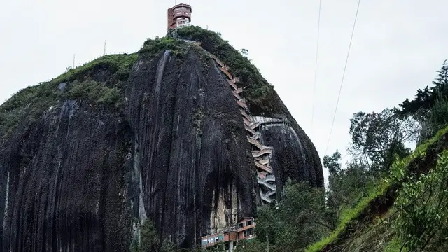 Anti-mainstream, 6 Rumah Ini Dibangun di Tempat yang Tak Biasa ...