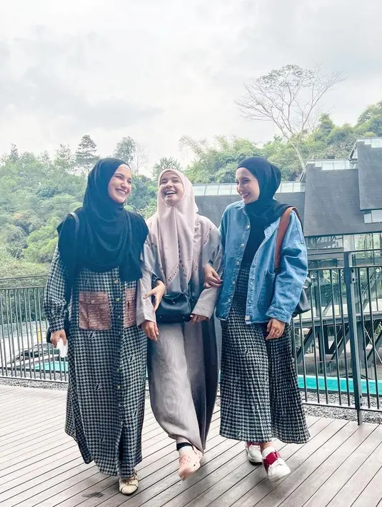 Potret Laudya Cynthia Bella Bersama Shireen dan Zaskia Sungkar, Kompak Seperti Kakak Adik - Foto ...
