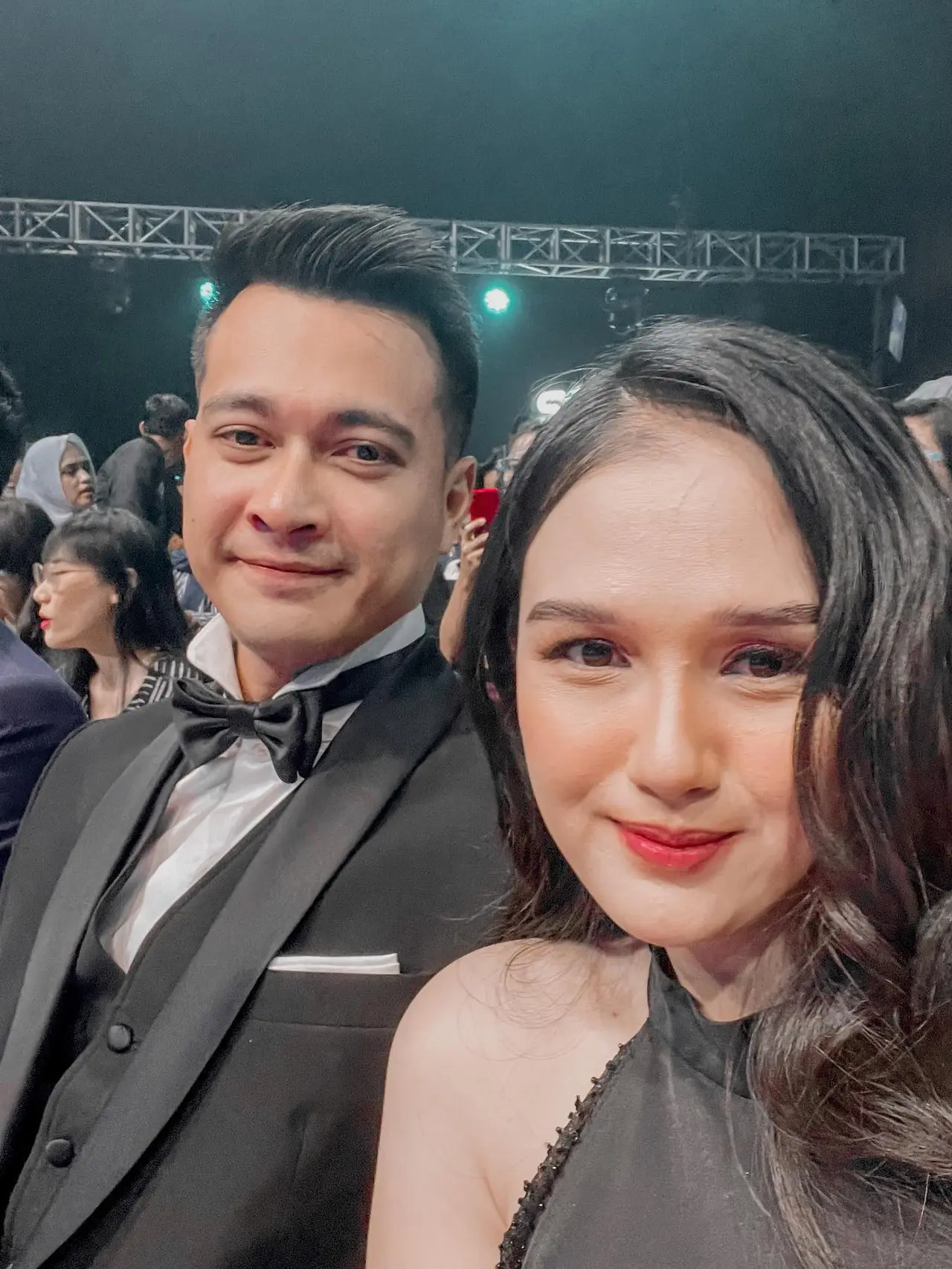 7 Potret Istri Eza Gionino Meiza Aulia, Mirip Anak SMA Meski Sudah Jadi ...