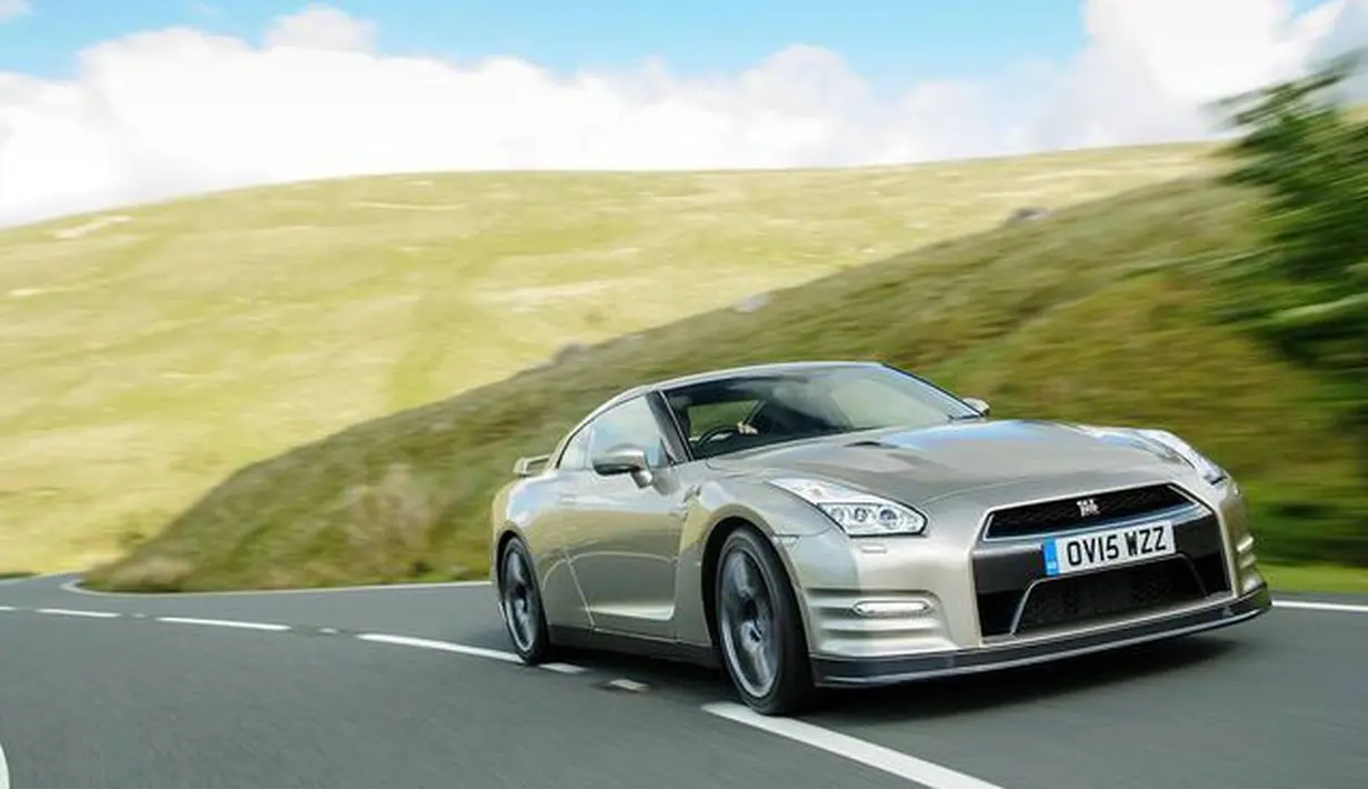 Nissan GT-R 45th Anniversary Edition - Galeri Otosia.com