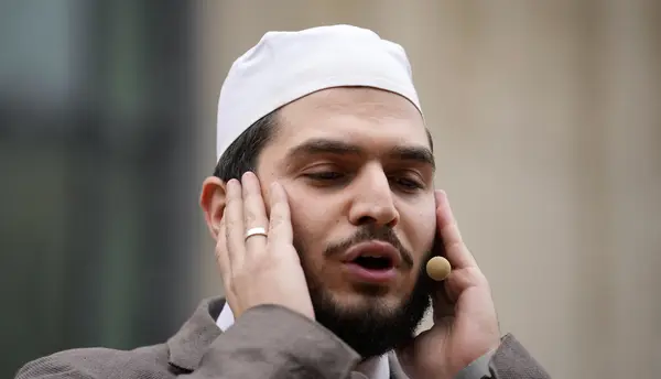 Arti Emot Batu: Memahami Makna dan Penggunaan Emoji Batu dalam ...