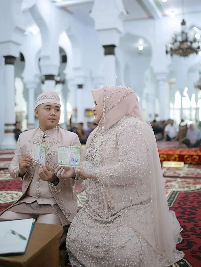 6 Potret Pernikahan Nurul Akmal Atlet Angkat Besi, dari Akad hingga Resepsi - Hot Liputan6.com