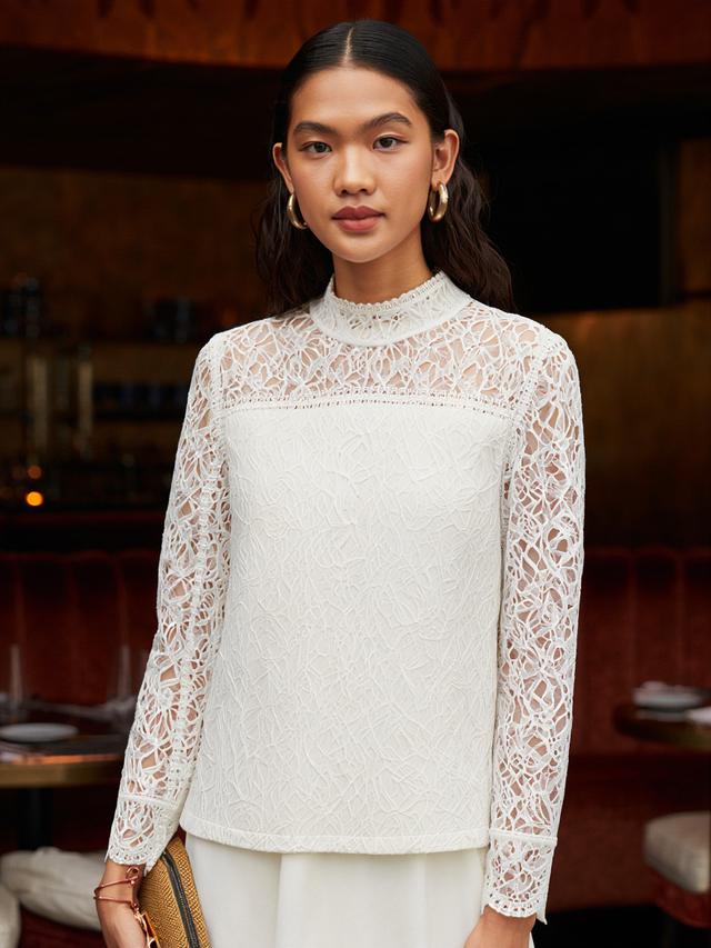 8 Model Atasan Brokat Lengan Panjang Casual Chic Terbaru 2025