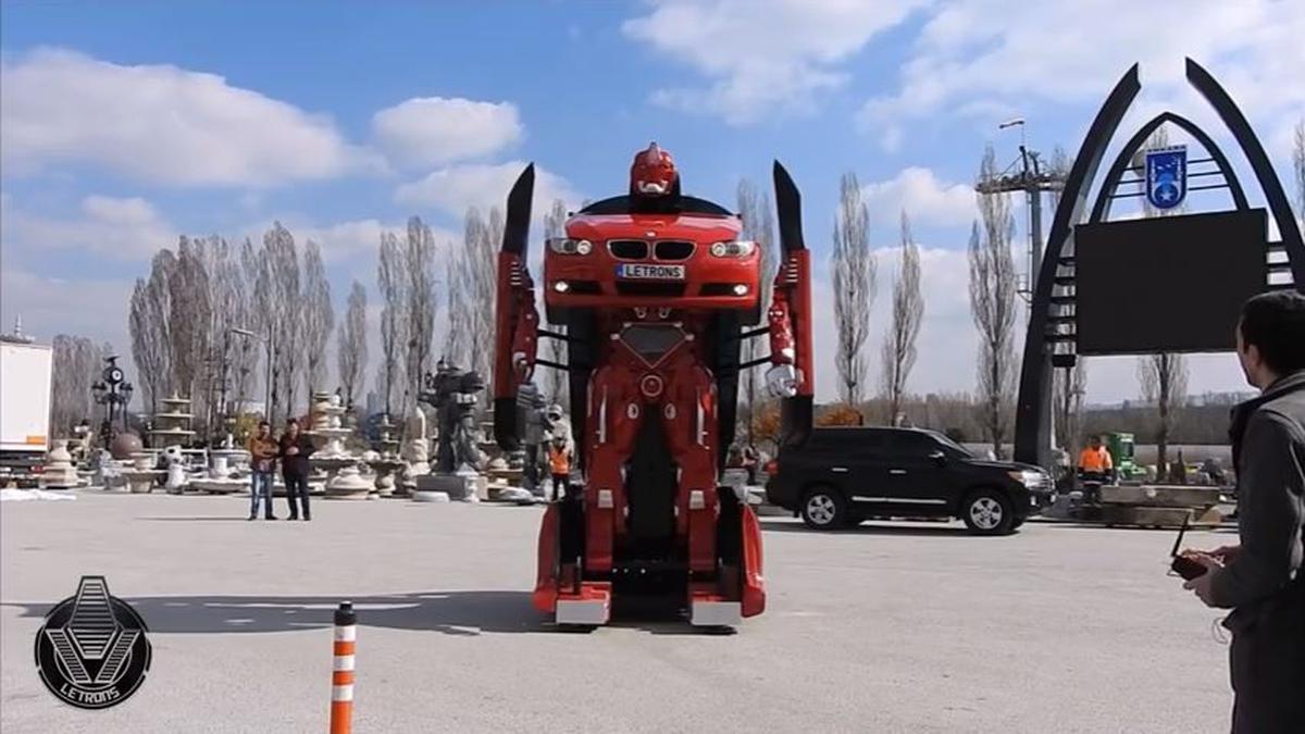 Tak Cuma di Transformer, Kini Robot Mobil Juga Ada di Dunia Nyata