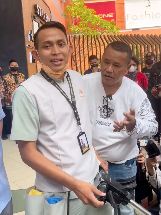 Pengakuan Cleaning Service yang Temukan Dompet Hotman Paris: Kalau Tahu ...