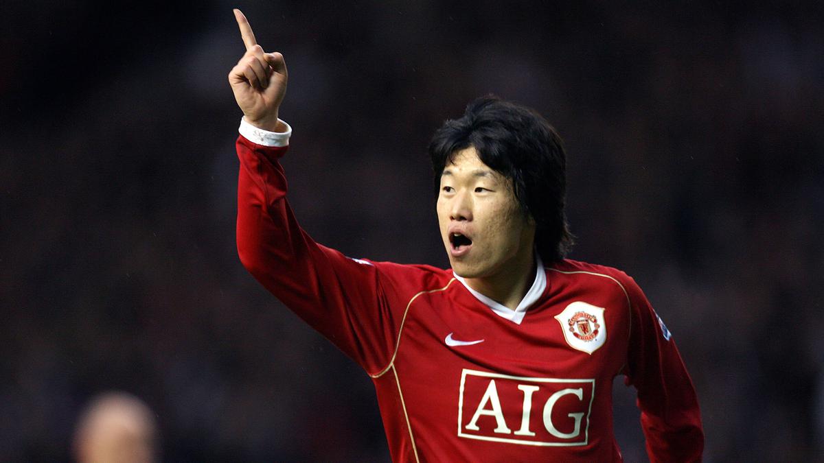 FOTO: Park Ji Sung, Pemain Asia Pertama yang Angkat Trofi Juara Bersama ...