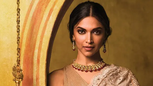 Di Cannes 2018, Deepika Padukone Seksi dengan Pamer Belahan Dada ...