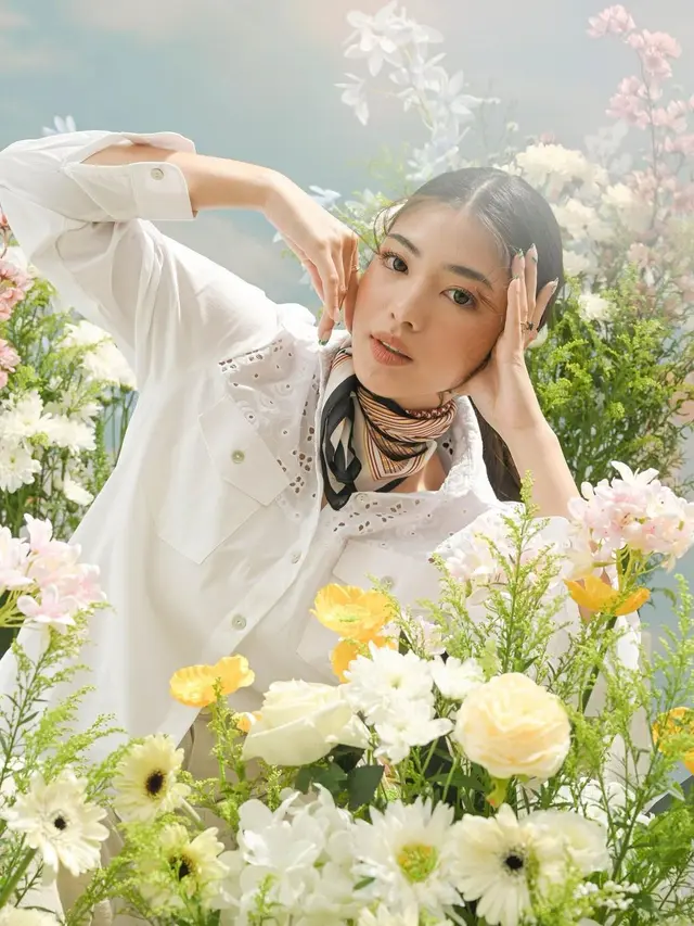 6 Potret Selebgram Putri Setiawan dari Nongkrong di Kedai Kopi Hingga ...