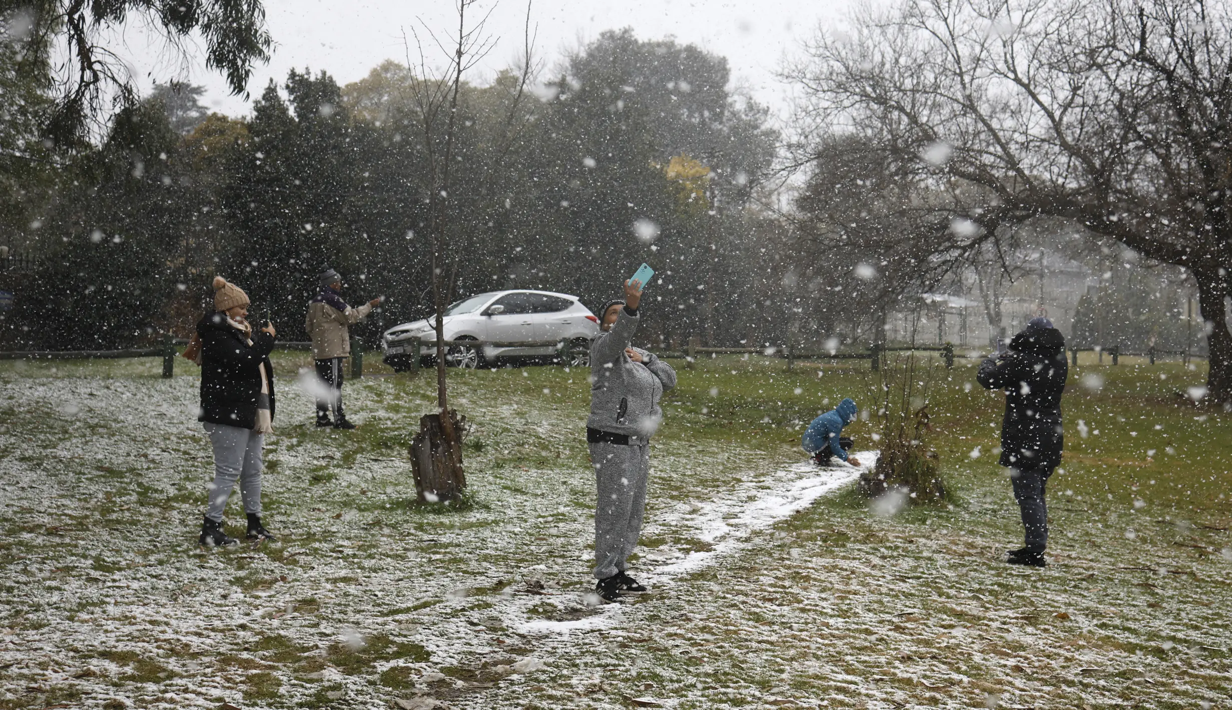 Hujan Salju yang Jarang Terjadi Menyelimuti Johannesburg - Foto ...