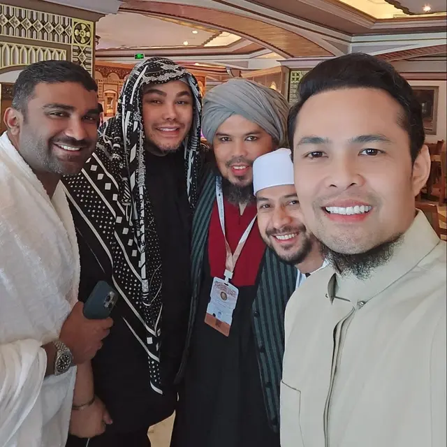 7 Potret Ivan Gunawan di Tanah Suci saat Visa Haji Furoda 2025 Tengah ...
