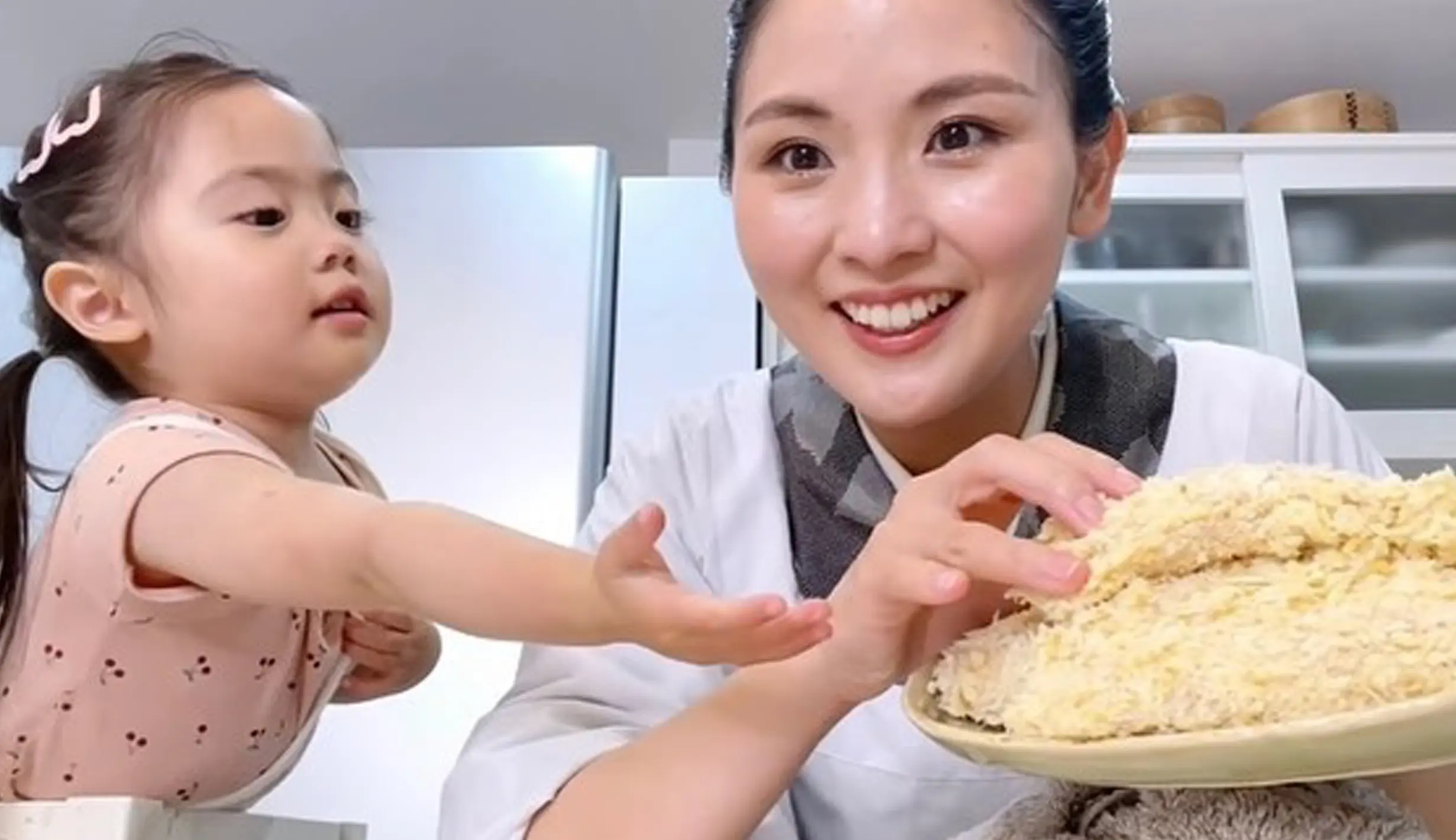 Momen Seru Kimono Mom Youtuber Asal Jepang Saat Masak Bersama Putri ...