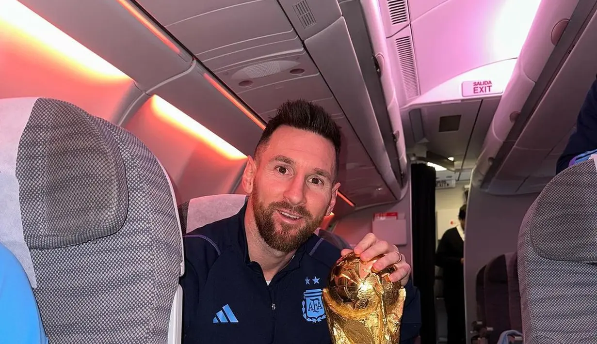 Foto Viral Lionel Messi Tidur Bareng Trofi Piala Dunia, Impian Jadi ...