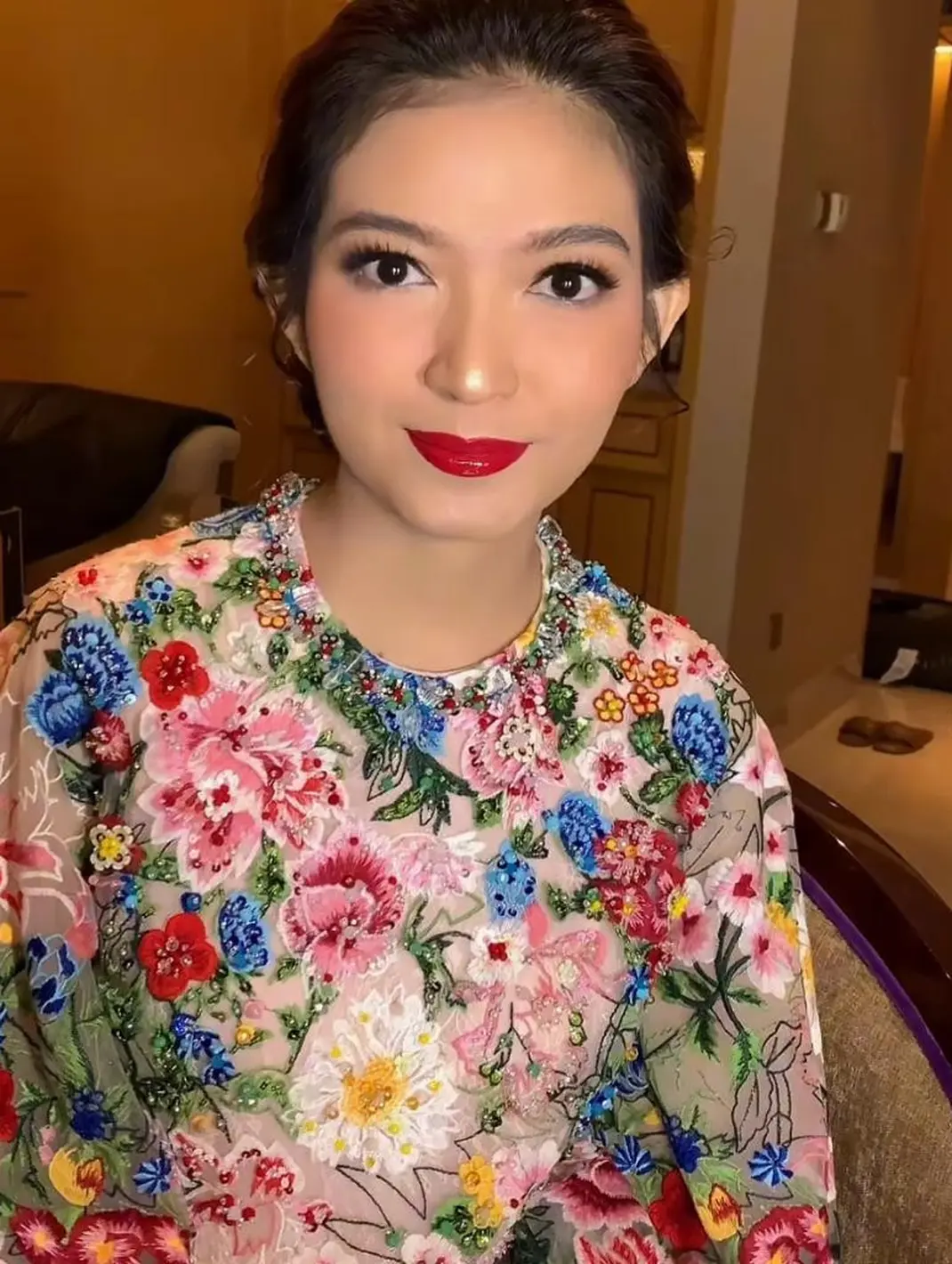 6 Adu Gaya Selvi Ananda dan Nagita Slavina Pakai Dress dan Tas Serasi saat Kondangan - Photo ...