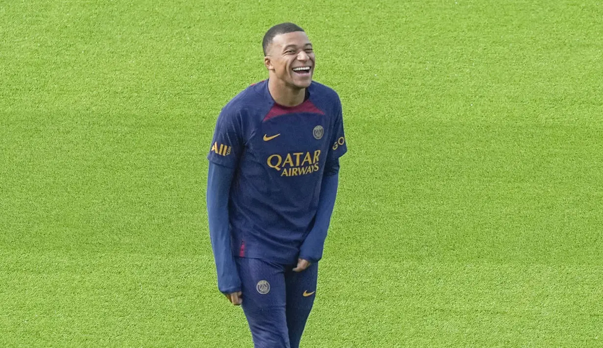 Foto: Melihat Keceriaan Kylian Mbappe saat Kembali Berlatih Bersama PSG ...