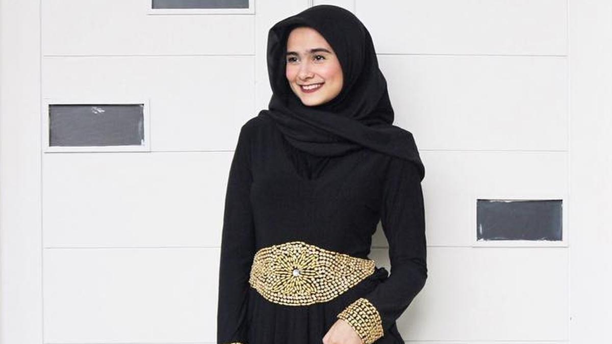 7 Ide Baju Formal Warna Hitam yang Mudah Dipadupadankan, Tampil Elegan ...