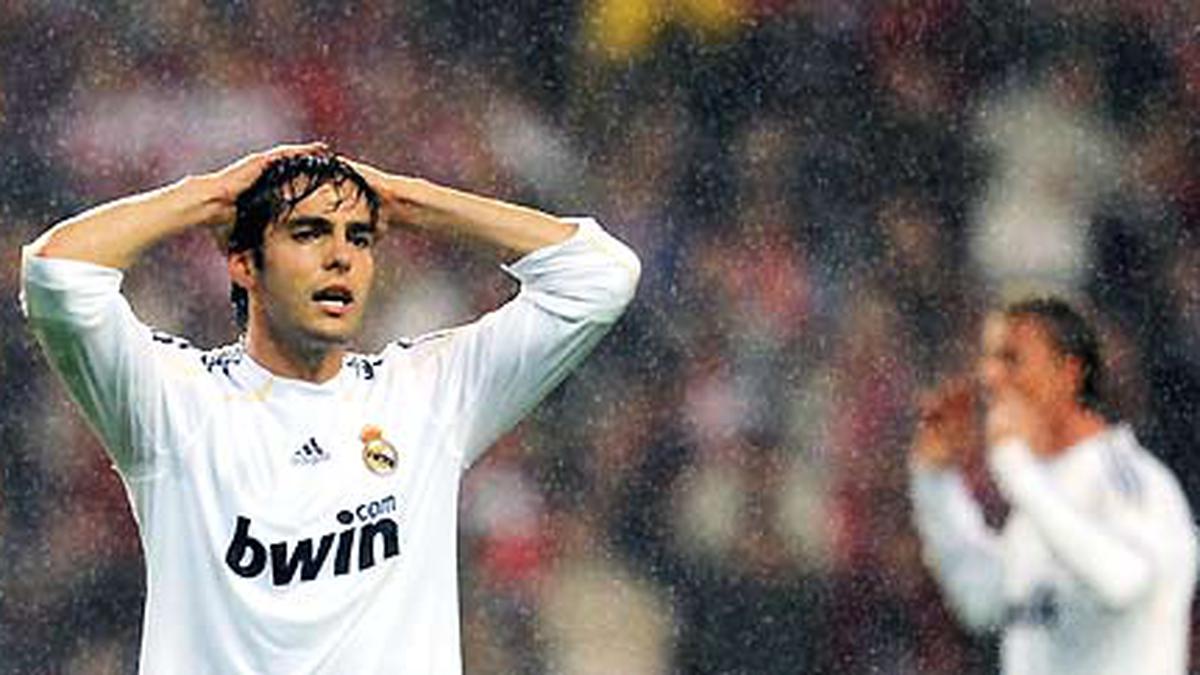 Real Madrid Diredam Gijon - Bola Liputan6.com