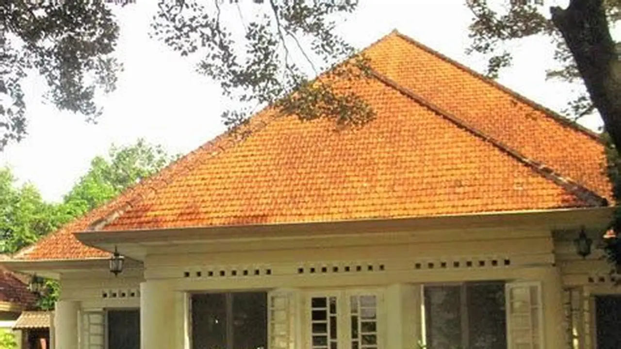 Model Rumah Belanda 1 Lantai yang Punya Kesan Klasik, Sejuk dengan ...