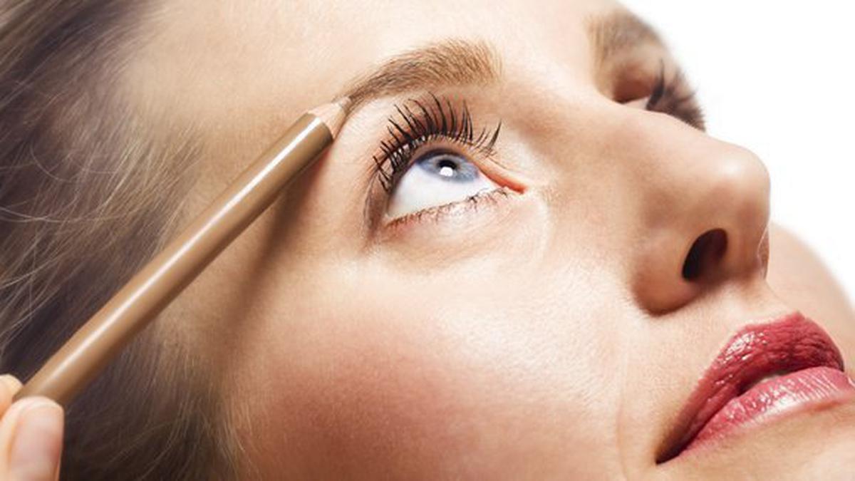 Tutorial Mudah Bikin Alis Rapi dan Simetris Untuk Pemula