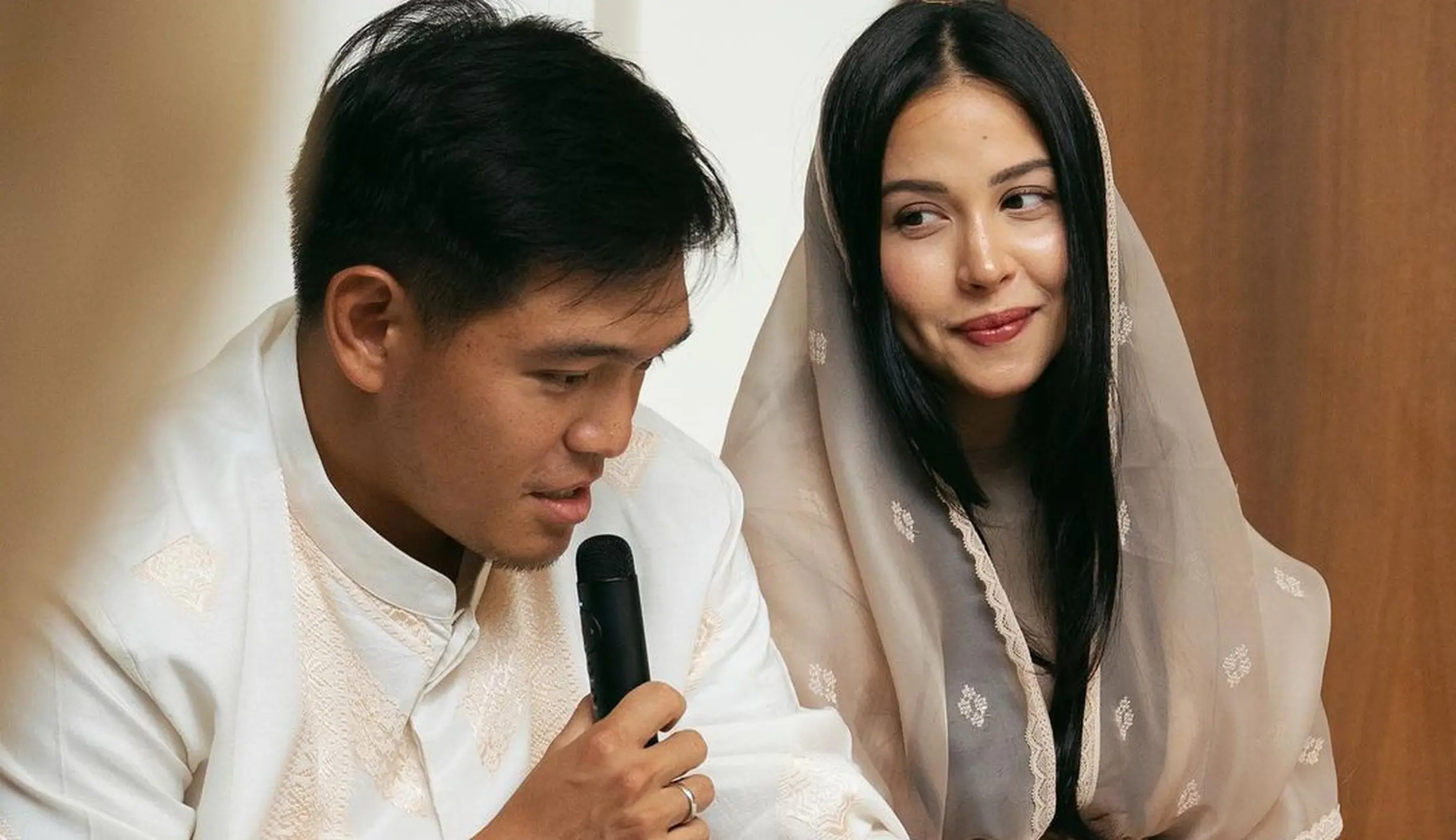 6 Potret Estelle Linden di Pengajian 7 Bulanan, Tampil Menawan Dibalut ...