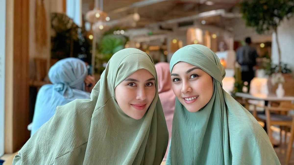 Sister Goals, 6 Potret Ademnya Kebersamaan Nisya Ahmad dan Syahnaz ...
