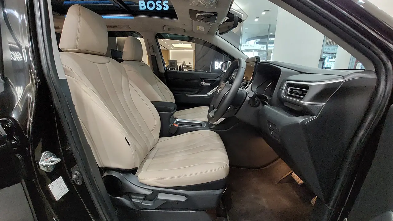 Altera Auto Indonesia Bikin Kabin Innova Zenix Makin Berkelas ...
