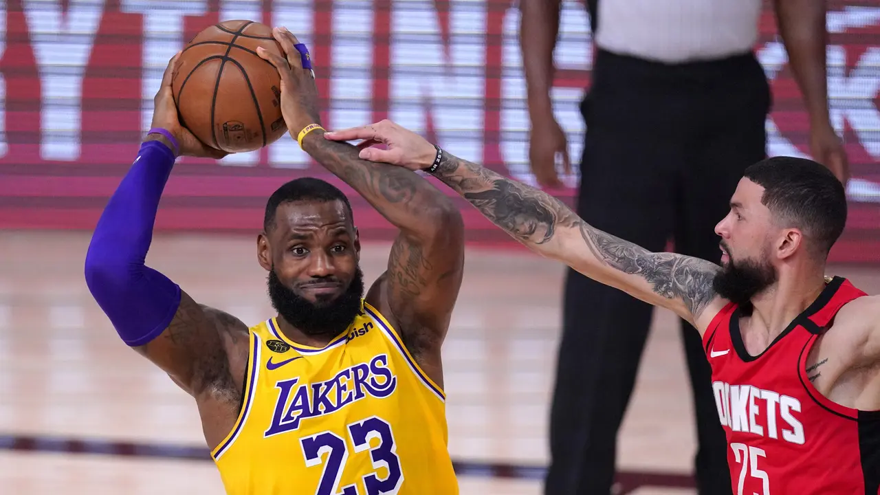 4 Teknik Passing dalam Permainan Bola Basket Lengkap dengan Tata Cara ...