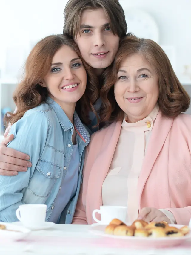 5 Cara Ampuh Agar Makin Akrab dengan Calon Mertua dan Ipar - Lifestyle ...