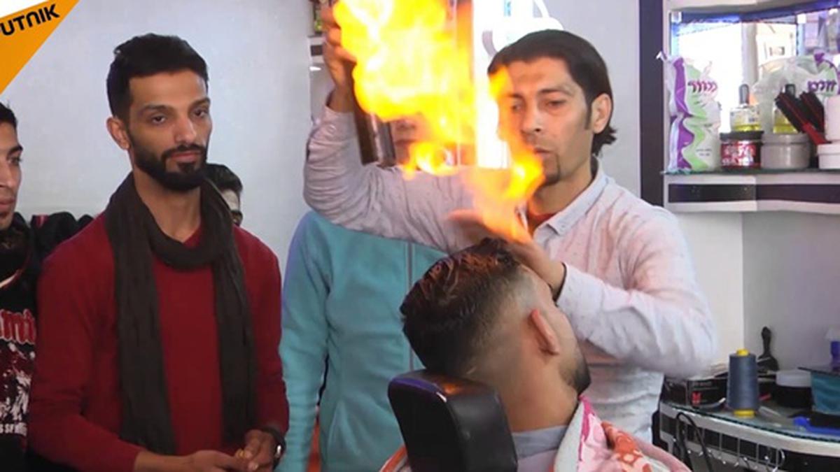 Seremnya Potong Rambut Pakai Api: Kamu Berani? - Photo Fimela.com