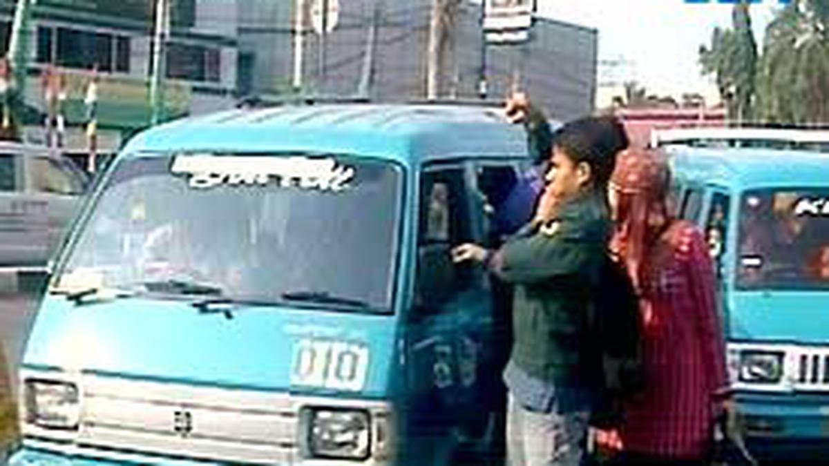 Sopir Angkot di Depok Naikkan Tarif Sepihak - News Liputan6.com