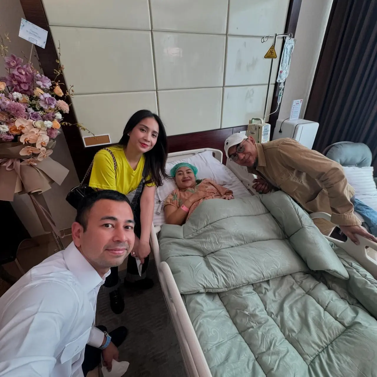 6 Potret Detik-detik Mpok Alpa Lahirkan Anak Kembar, Persalinan ...