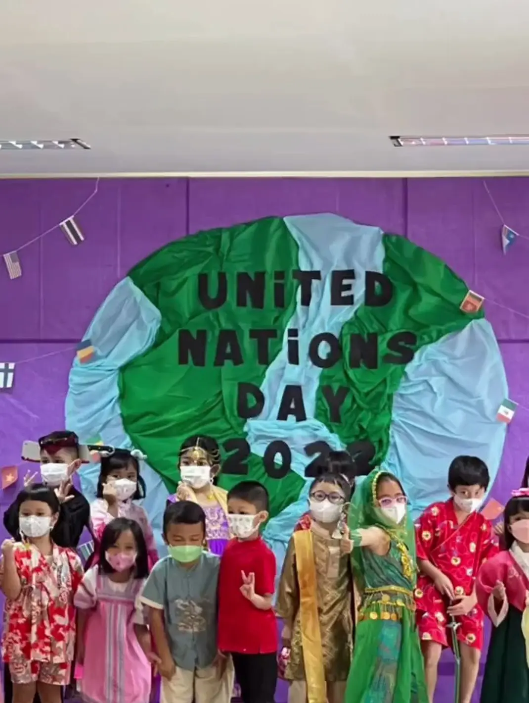 6 Potret Anak Kembar Cynthia Lamusu Cosplay ala Shahrukh Khan dan Kajol